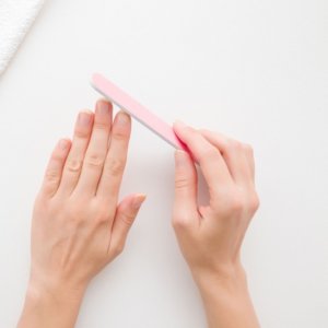 8 Reasons Why Your Nails Are Peeling and How to Fix It